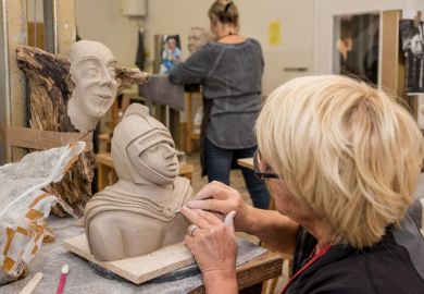 Modellieren / Ton- und Keramikwerkstätte - Schnitzschule Geisler-Moroder